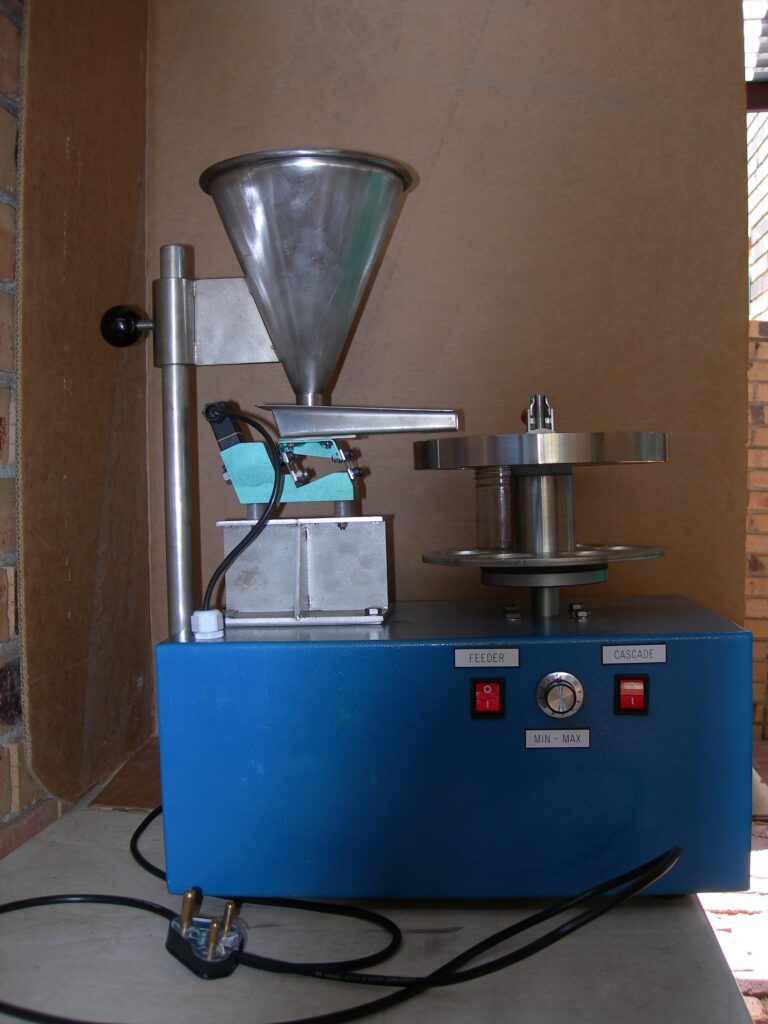 MICRO CASCADE SPLITTER - 1.5 l HOPPER 10 x 100ml - Effective Lab